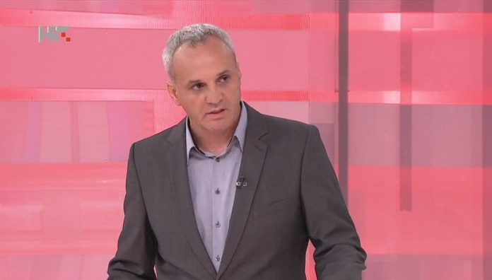 Brojni novinari solidarizirali se s predsjednikom HND-a Hrvojem Zovkom ...